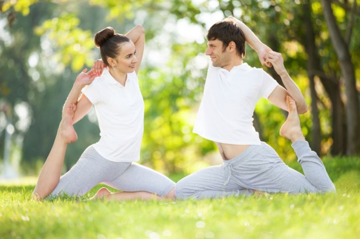 Lo yoga a coppie - Sanihelp.it