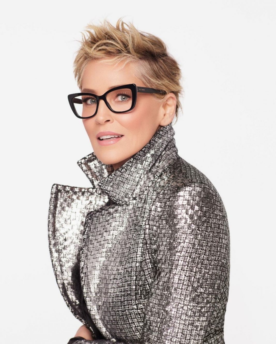 Sharon Stone deve operarsi per un fibroma - Sanihelp.it